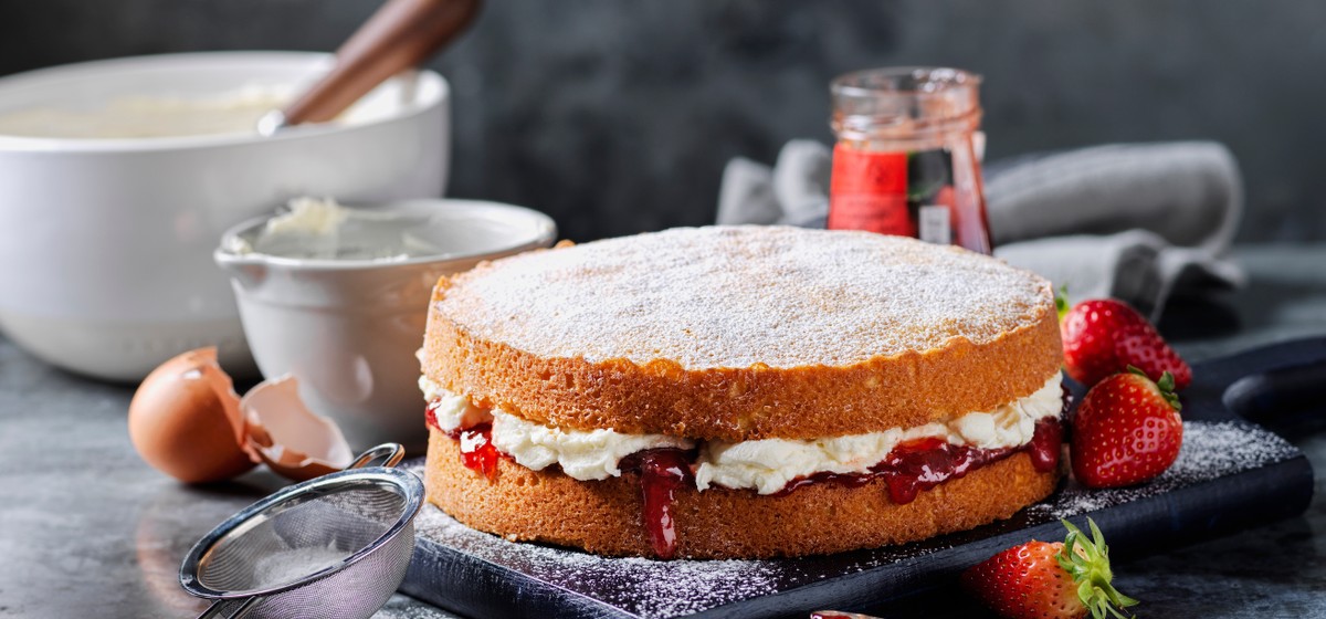 Classic Victoria sponge cake Recipe | M&S