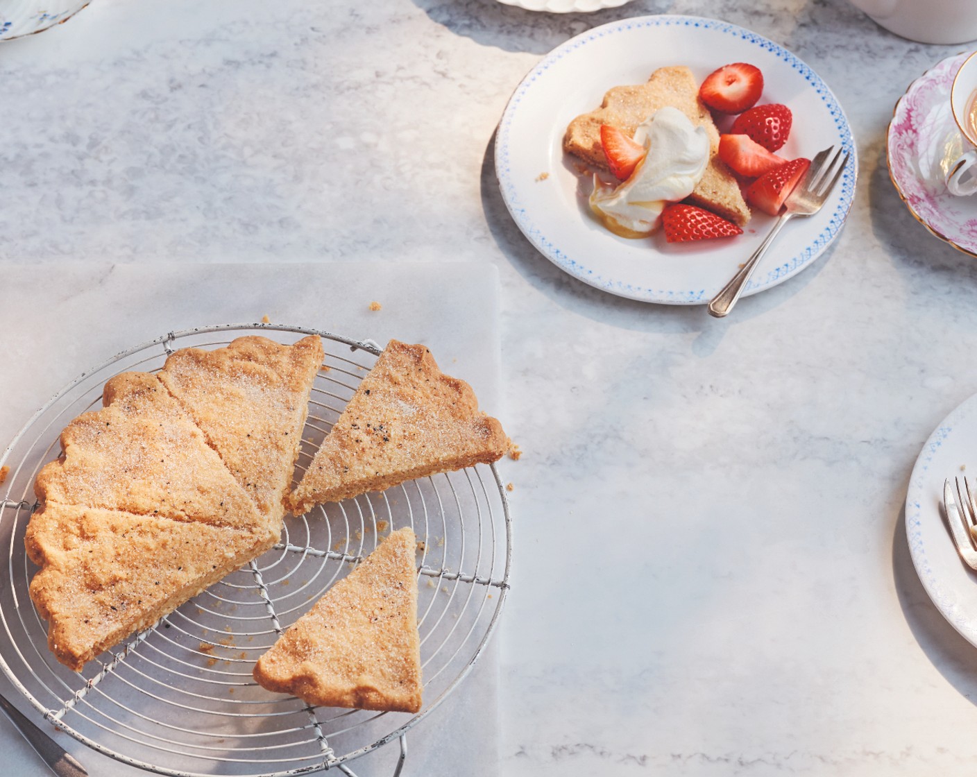 Peppered spelt shortbread with strawberries and lemon curd cream Recipe ...