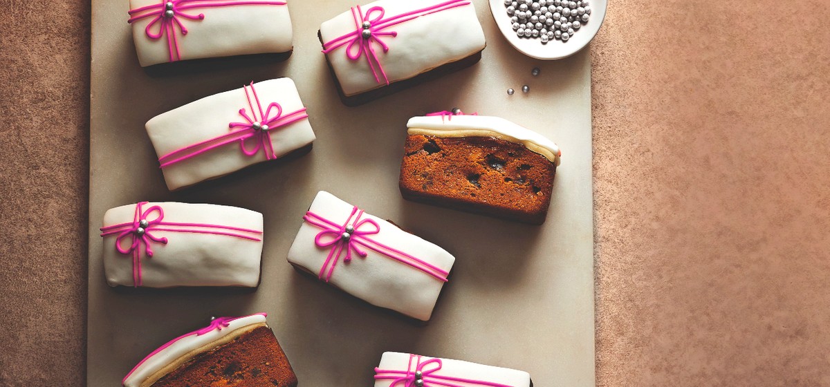 Mini festive fruit cakes Recipe | M&S