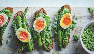 Charred asparagus toasts with pea smash Recipe | M&S