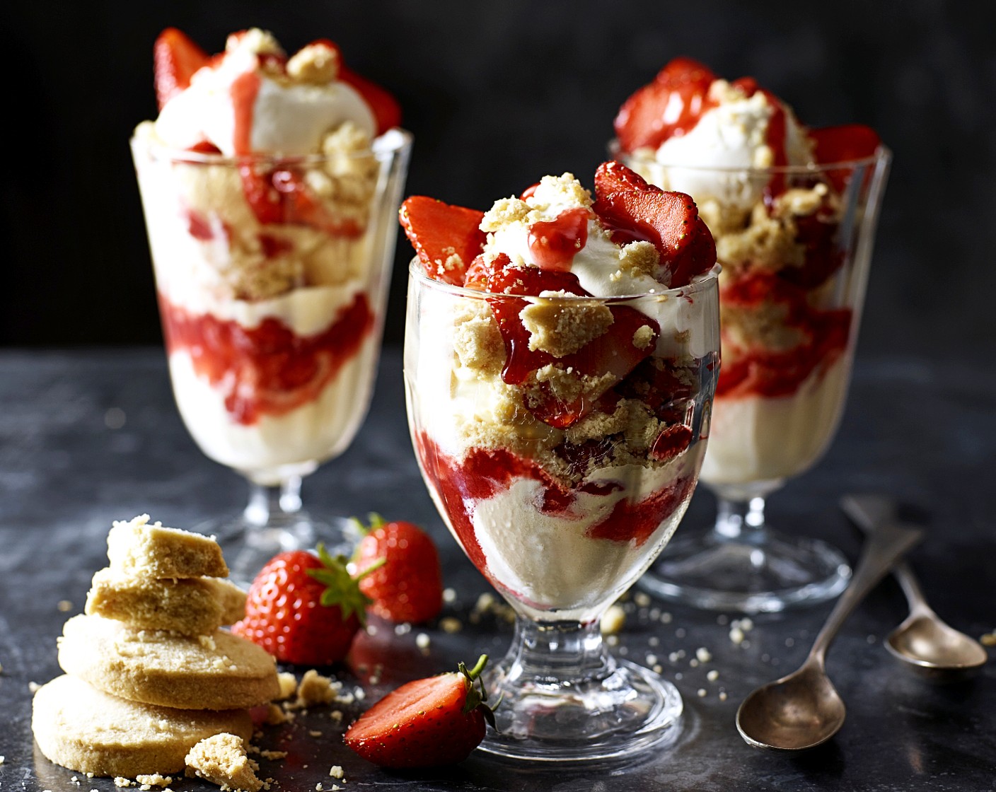 Strawberry shortbread sundae Recipe | M&S