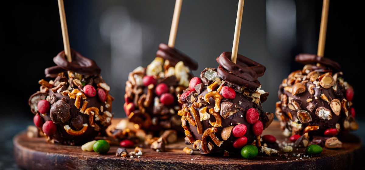 The Very Merry Munch Chocolate Apples Recipe | M&S Recipe | M&S